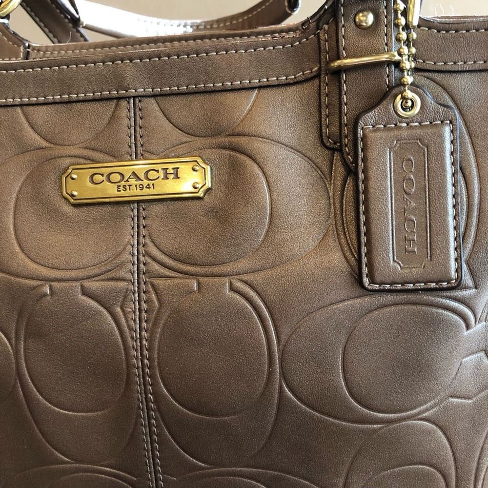 Coach - Embossed Signature C Leather Gallery Tote In … - Gem
